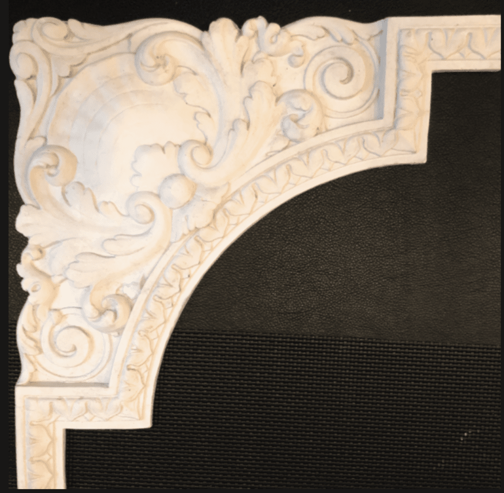 Decorative corner piece – Column & Crown